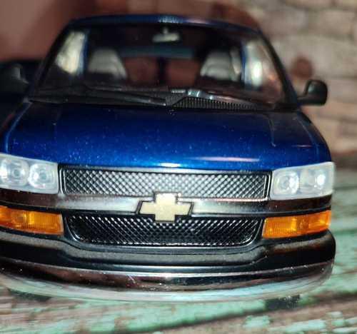 Chevrolet Express 1:25