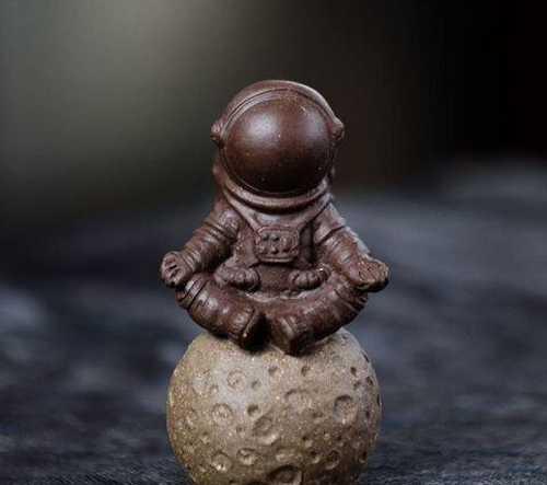 Игрушка для чайного стола Космонавт
