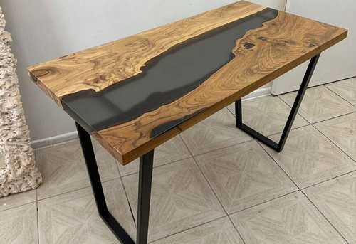 Кухонный стол обеденный из дерева и смолы