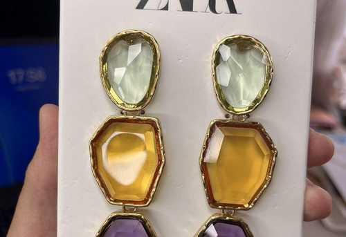 Разноцветные серьги из смолы Zara