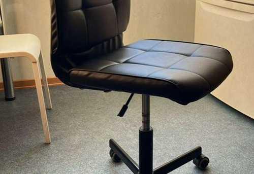 Офисное кресло " Бюрократ" бу черное
