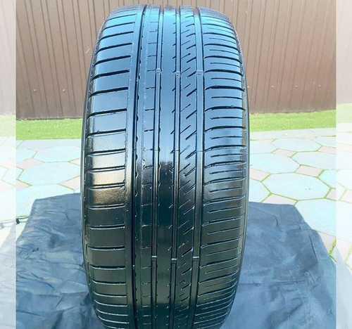 Kinforest KF550-UHP 235/45 R19 99W