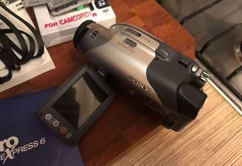 Видеокамера Sony Handycam DCR-DVD105E