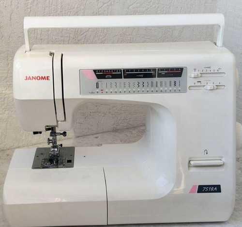 Швейная машина Janome 7518A