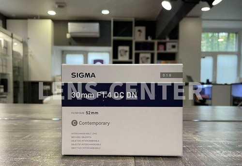 Sigma AF 30mm f/1.4 DC DN Contemporary Leica