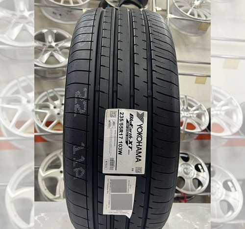 Yokohama BluEarth-XT AE61 235/55 R17 103W