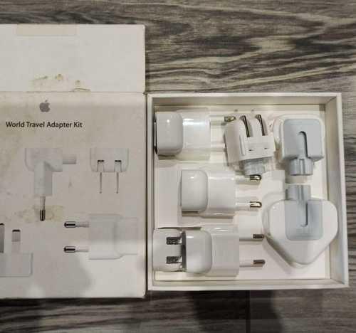 Комплект адаптеров Apple World Travel Adapter Kit