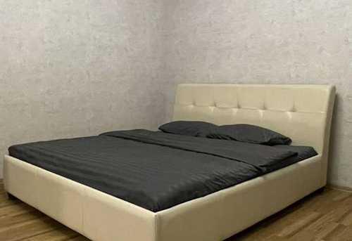 Кровать двухспальная 180х200 с местом для хранения