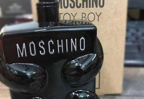 Moschino toy boy