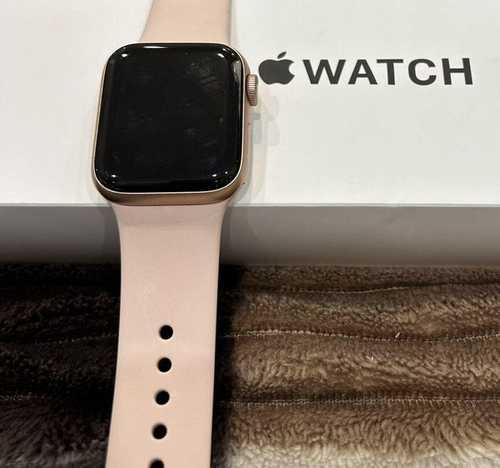 Часы apple watch se gold 40 mm