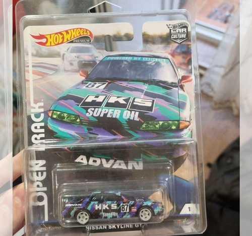 Hot wheels premium nissan skyline gtr r32