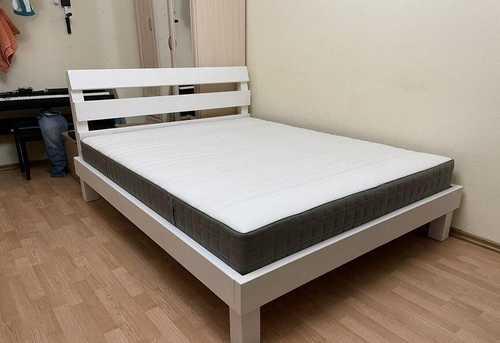 Кровать новая из массива