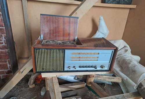 Радиоприемник и катушечный магнитафон Рекорд
