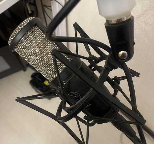 Студийный микрофон akg p420