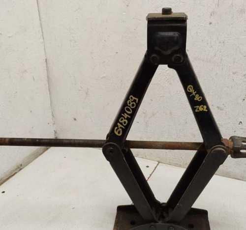 Домкрат Infiniti QX80/QX56 Z62