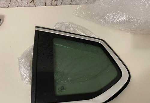 Заднее стекло(сабочатник) BMW X3 F25