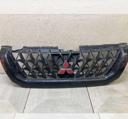 Решетка радиатора Mitsubishi Pajero/Montero Sport 1 K9