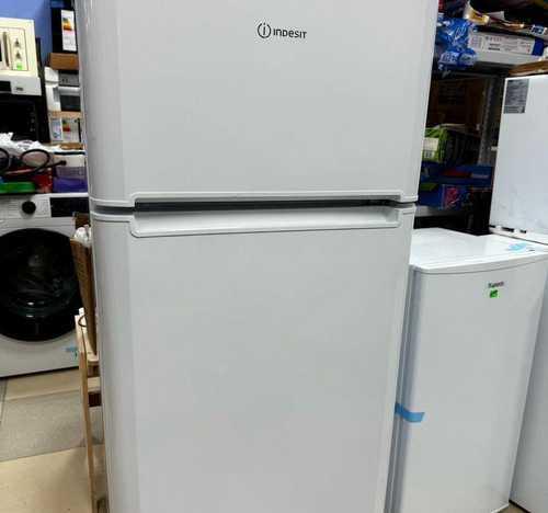 Холодильник Indesit высота 145см