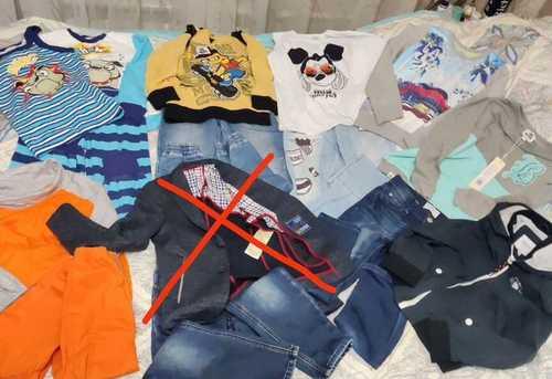 На мальчика: джинсы, ветровка, лонгсливы, свитер