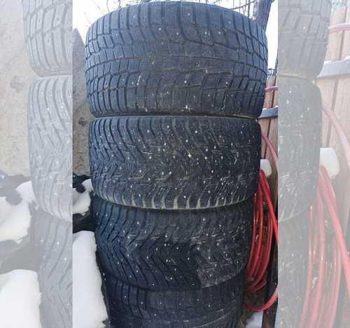 Nokian Tyres Hakkapeliitta 8 295/35 R21