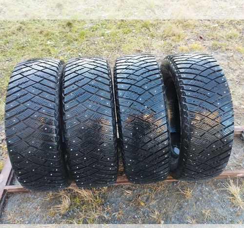 Goodyear Ultragrip Ice Arctic 215/65 R16 98T