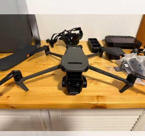 Квадрокоптер DJI Mavic 3 Pro   fly more combo