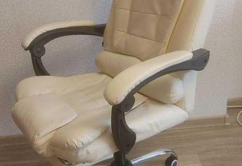Офисное кожаное кресло с массажем и подножкой