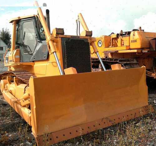 Стекло лобовое на бульдозер Komatsu D65E-12