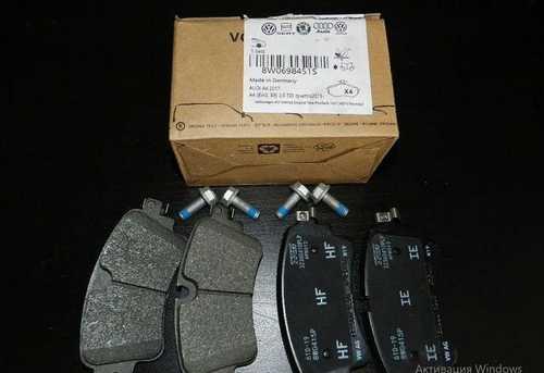 Тормозные колодки зад Audi A4 (B9) 2015)