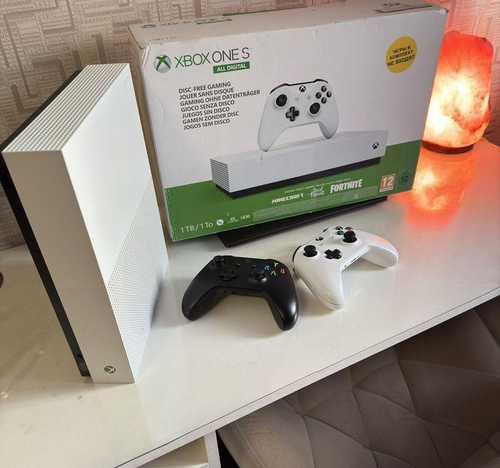 Xbox one s 2 геймпада 1tb