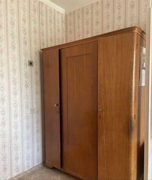 Советский шкаф и тумбочка