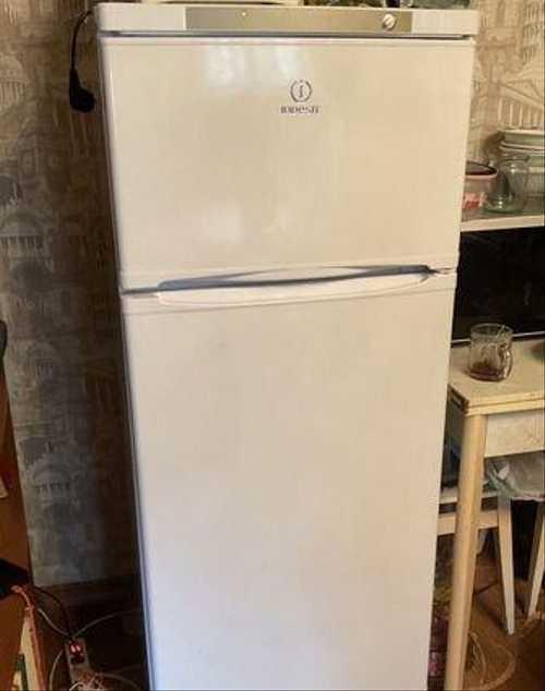 Холодильник indesit ST 145