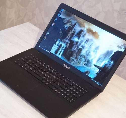 17,3 дюймов для игр и работы 4х ядерный Asus
