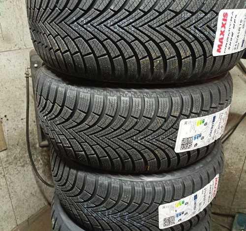 Maxxis Premitra Snow WP6 225/40 R19 и 255/35 R19 93W