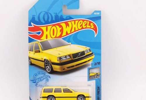 Hot Wheels Volvo 850 Estate Yellow