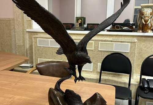 Бронзовая статуэтка орла