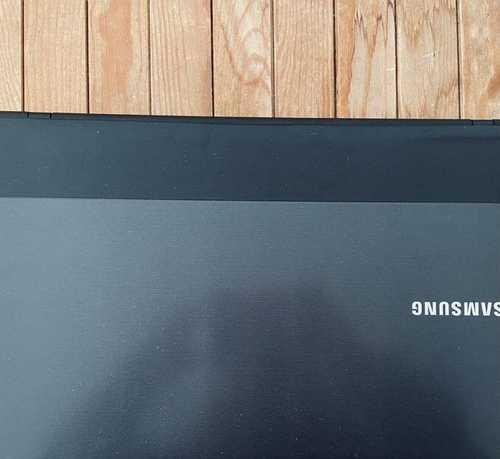 Ноутбук Samsung NP300e5x