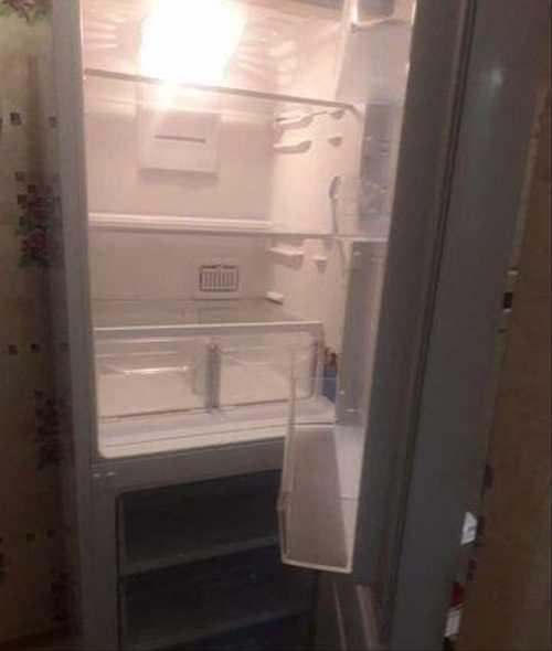 Холодильник бу Indesit DF 4160W