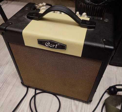 Гитарный комбоусилитель Cort CM15R