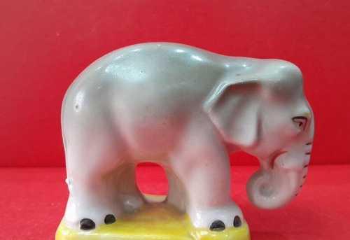 Фарфоровая статуэтка "Слон" Артель. 1960-е