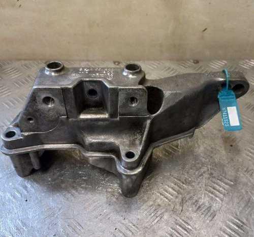 Кронштейн двигателя Volkswagen Bora 1.4 16V AKQ