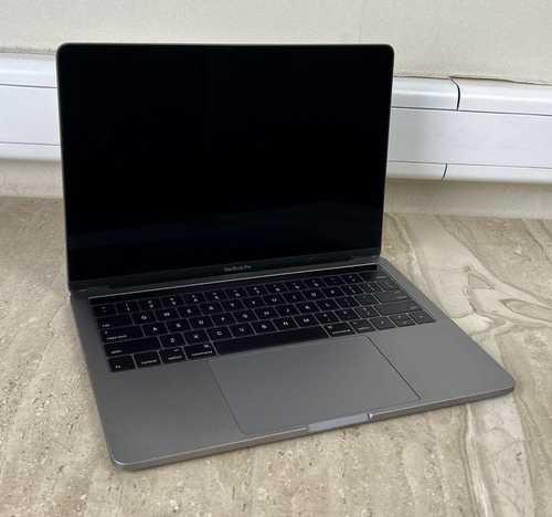 MacBook Pro 13 2016 (Core i5/ 8 гб/ 256GB SSD)