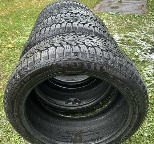 Kumho WinterCraft Ice Wi32 235/45 R18 98T