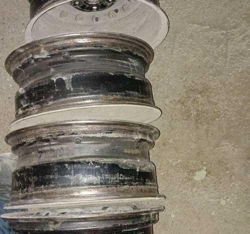 Штампы с колпаками r16 toyota