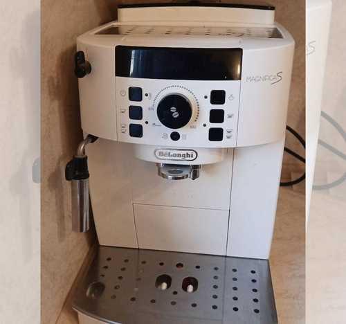 Кофемашина DeLonghi magnifica s