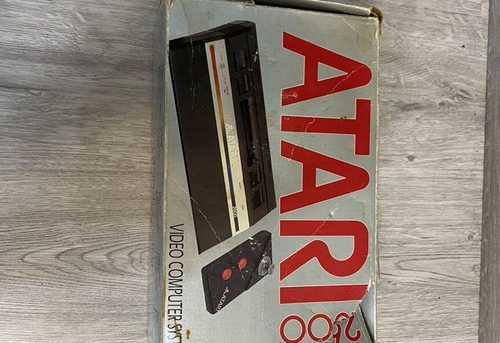 Atari 2600 + катриджы (игровая приставка)