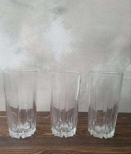Разные стеклянные стаканы
