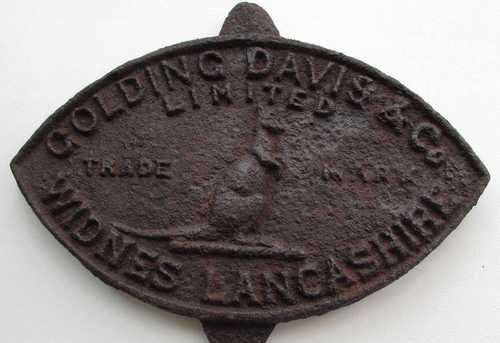 Старинная эмблема печи golding davis & CO