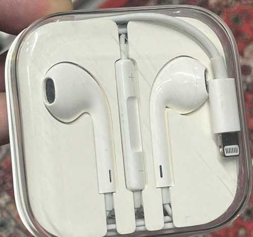 Наушники apple earpods lightning проводные