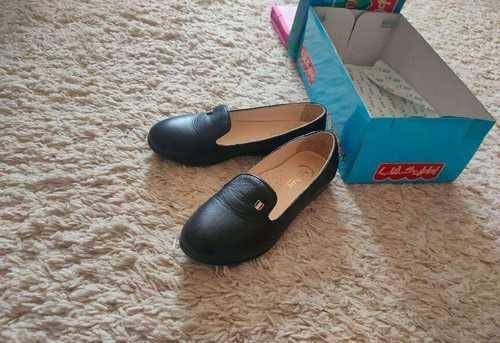 Туфли новые для девочки 33